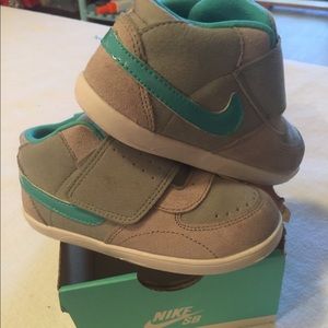 Women's Nike Shoes on Poshmark